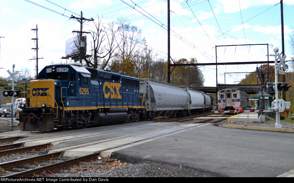CSX GP40-2 6295 leads C970-03